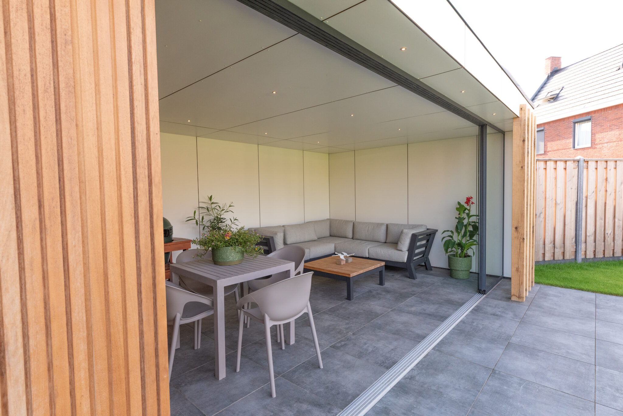 Moderne Tuinkamer Met Geïsoleerd Tuinhuis - Sfeervol Buitenleven